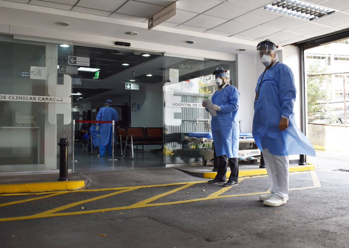 Clínicas de Caracas comienzan a vacunar a su personal