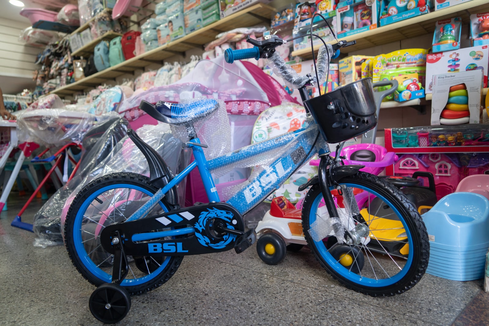 ¿Qué juguetes se consiguen en Caracas y cuánto cuestan?