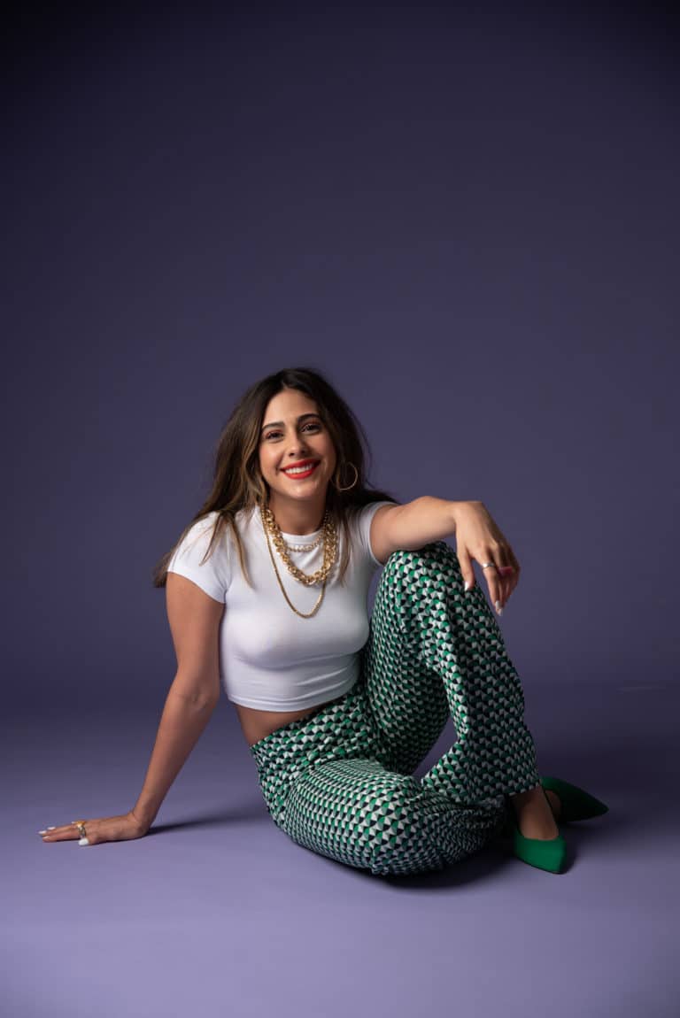 Mujeres venezolanas en la comedia: humor audaz en la voz de Poly Díaz