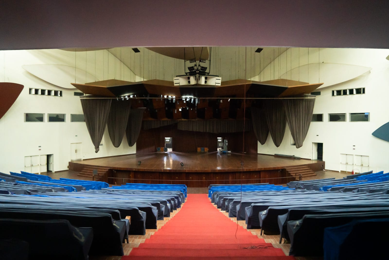 Aula Magna de la UCV espera volver a graduar estudiantes