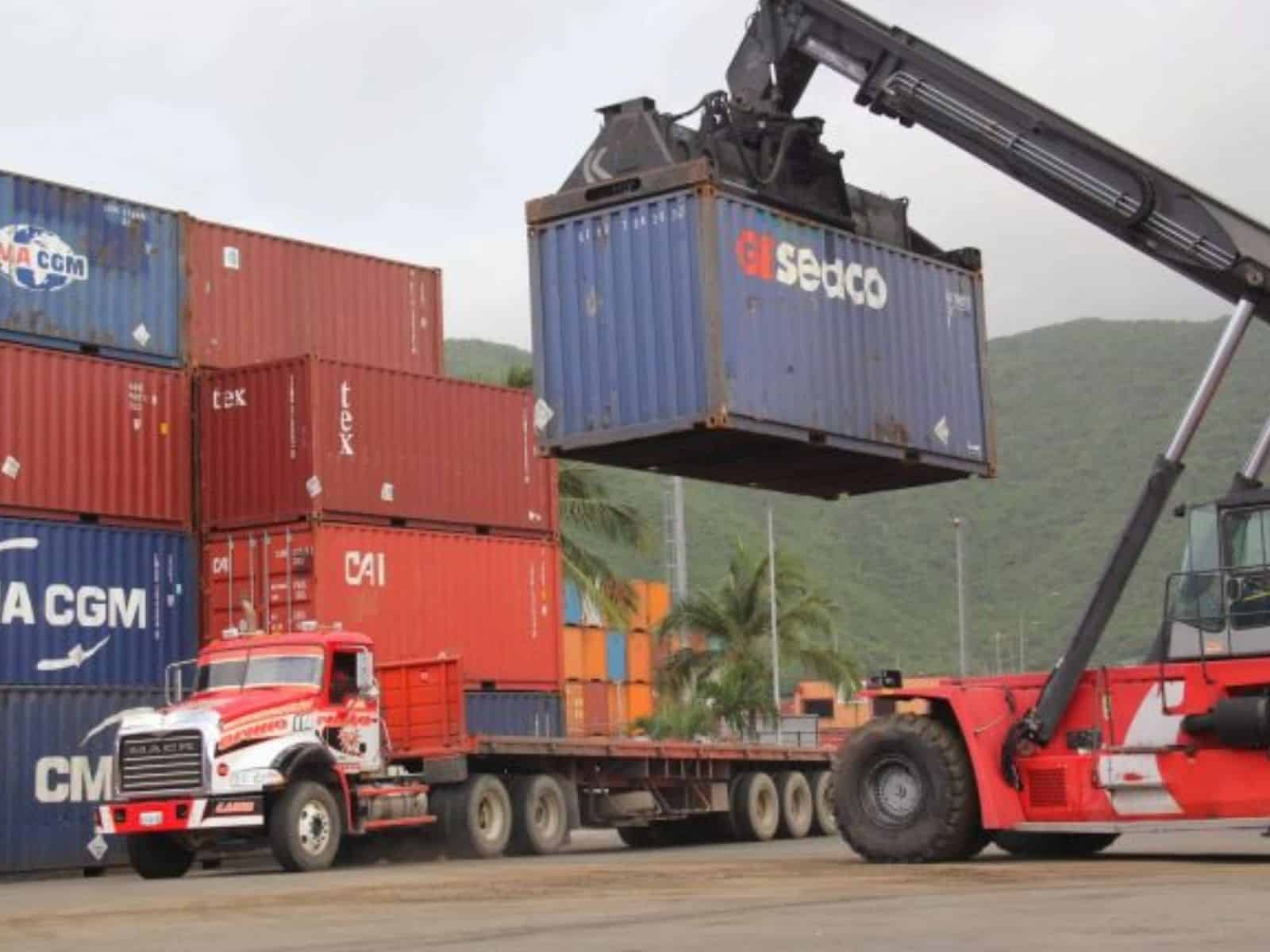 Reportaron una caída del 70 % en las importaciones de Venezuela durante ...