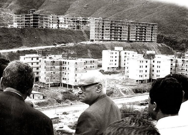 Entre la modernidad y la dictadura: el legado arquitectónico de Marcos ...