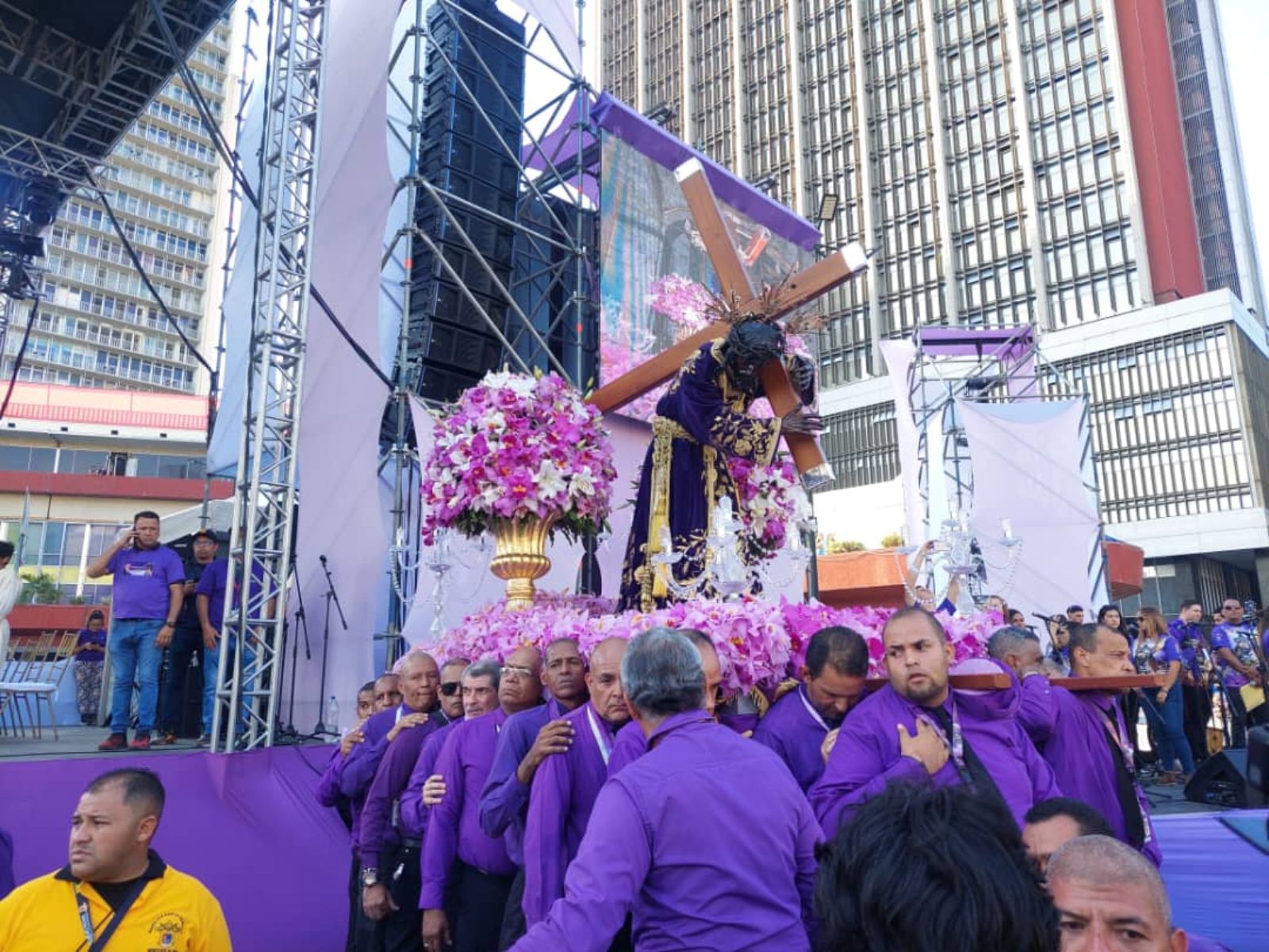 En imágenes: así transcurrió la procesión del Nazareno en Caracas