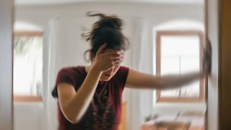 ¿Cómo la anemia afecta la salud femenina y cuáles son sus indicadores?