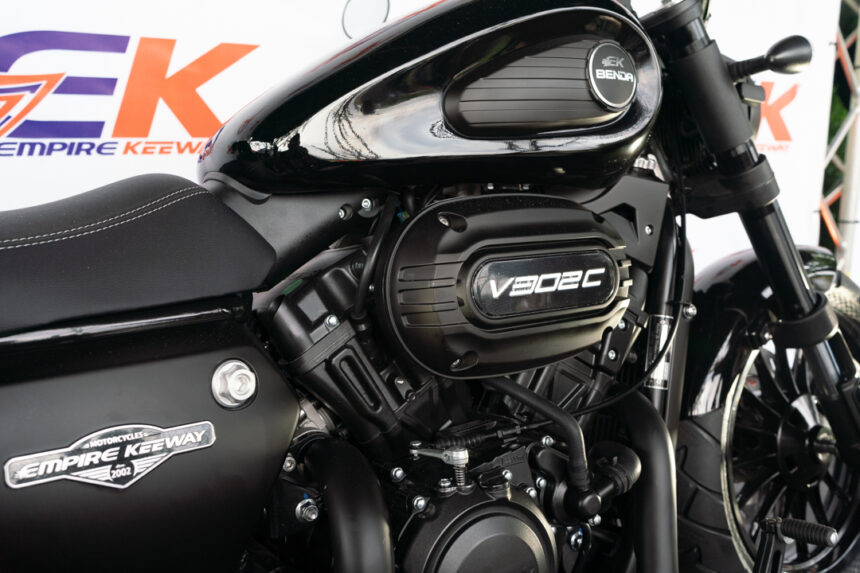 EK, Empire Keeway presentó su cruiser V302C en un test drive