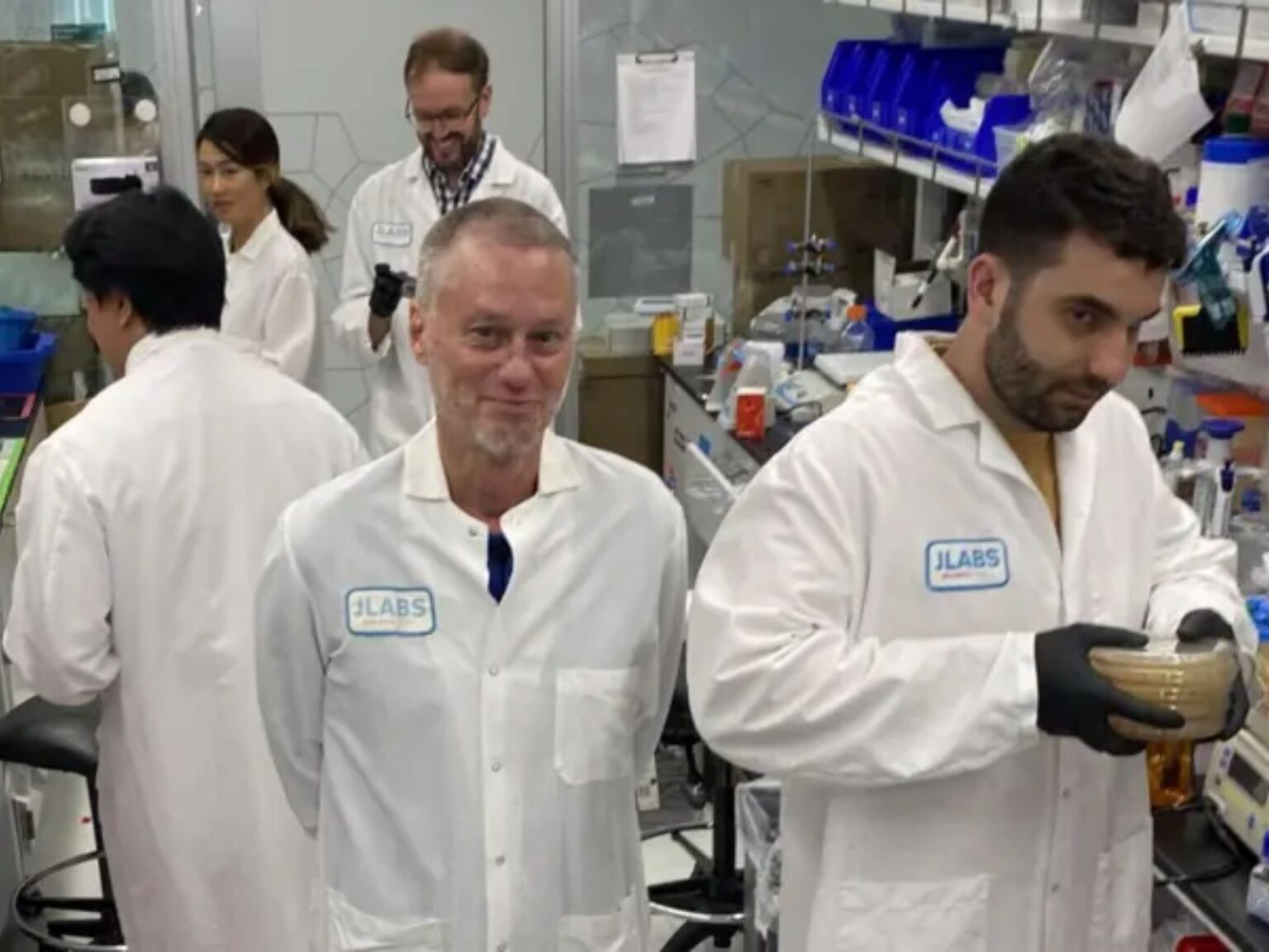 Tim Friede, el hombre que sobrevivió a 200 mordeduras de serpientes