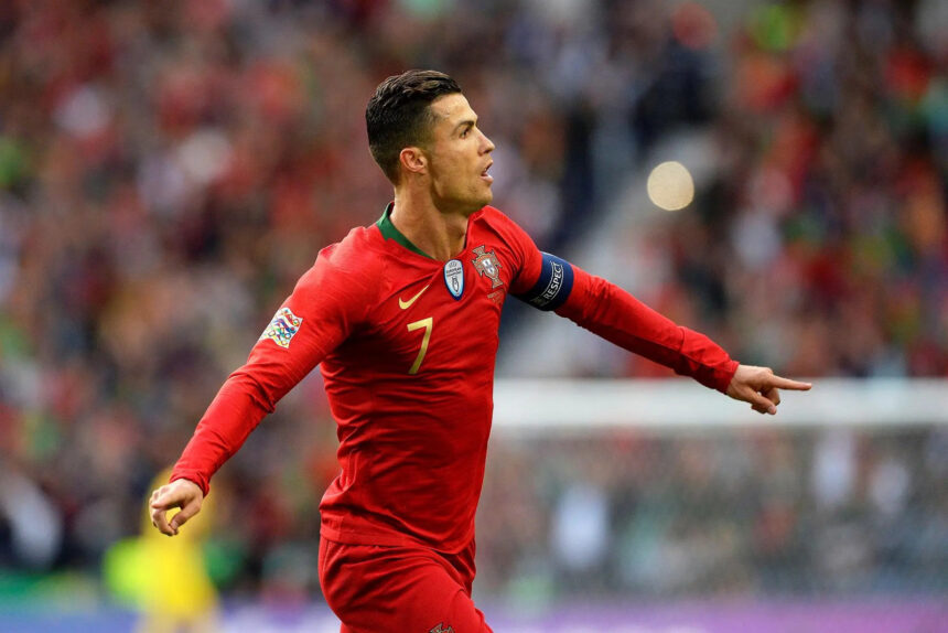 Cristiano Ronaldo dijo que no descartaría jugar con Messi