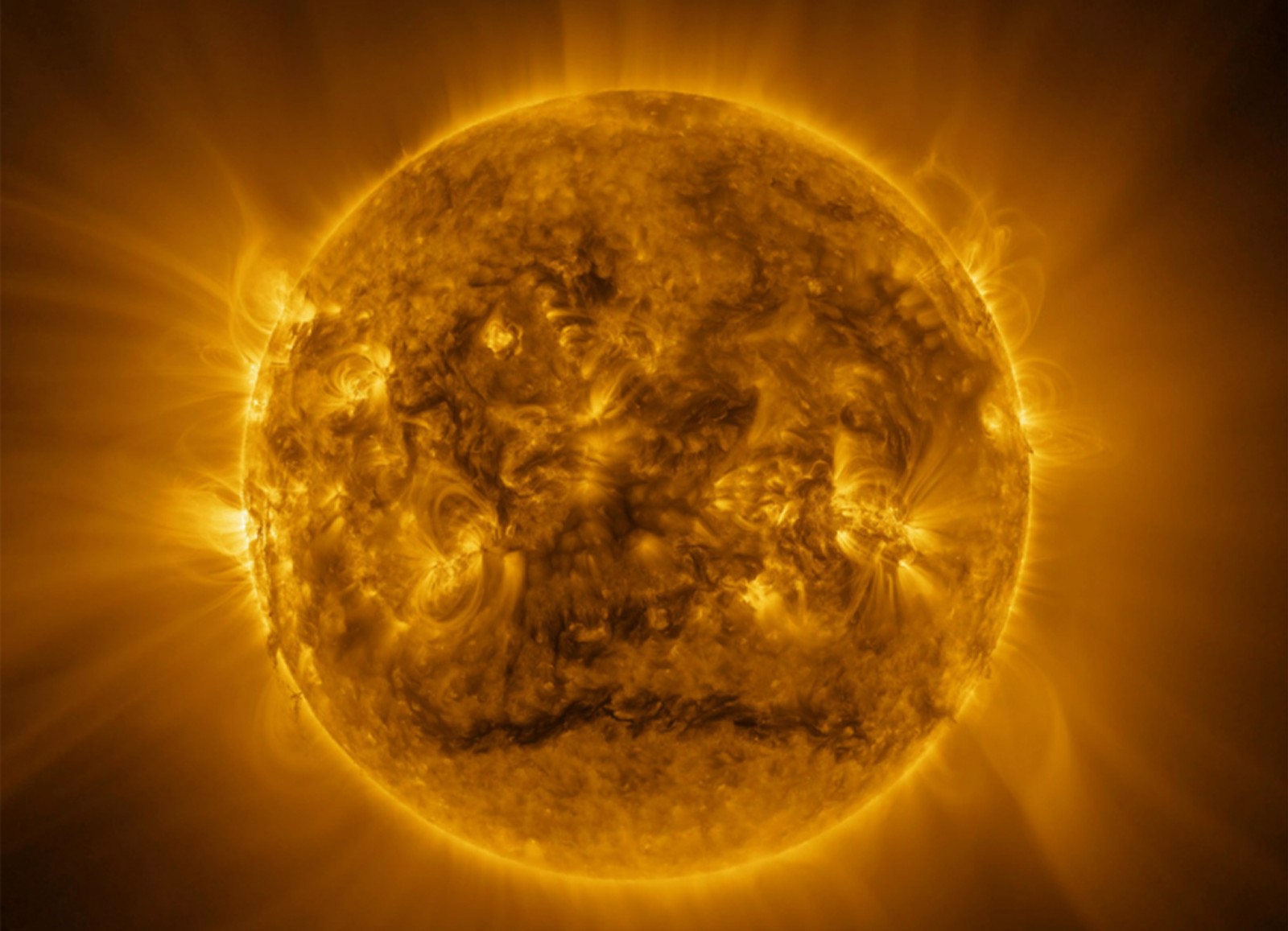 Una tormenta solar golpea el campo magnético de la Tierra