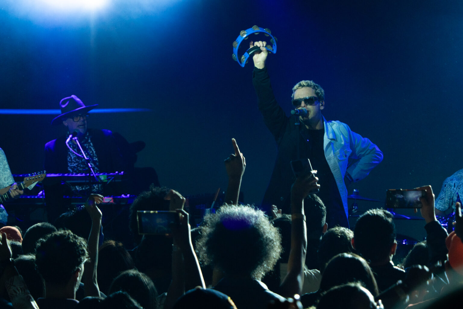 Los Amigos Invisibles hicieron vibrar a Caracas con un recorrido por ...