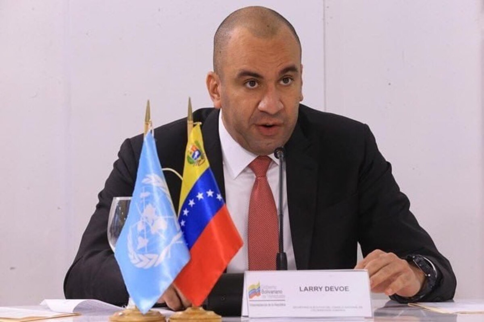 Designan a Larry Devoe como presidente del Consejo Moral Republicano